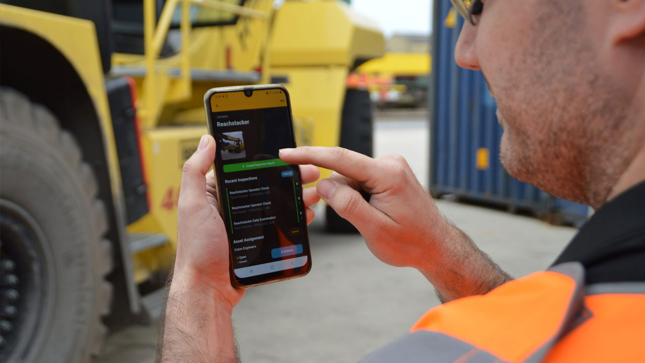 Freightliner Adopts Work Wallet for UK Safety